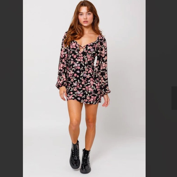 Le Lis | Dresses | Le Lis Collection Black Floral Balloon Sleeve Mini ...